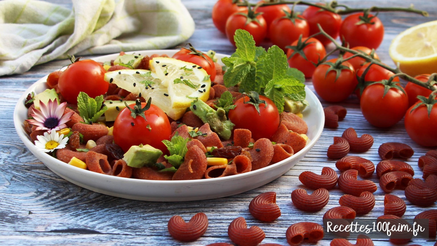 Salade de pâtes, tomates, maïs & avocat | Recettes100faim